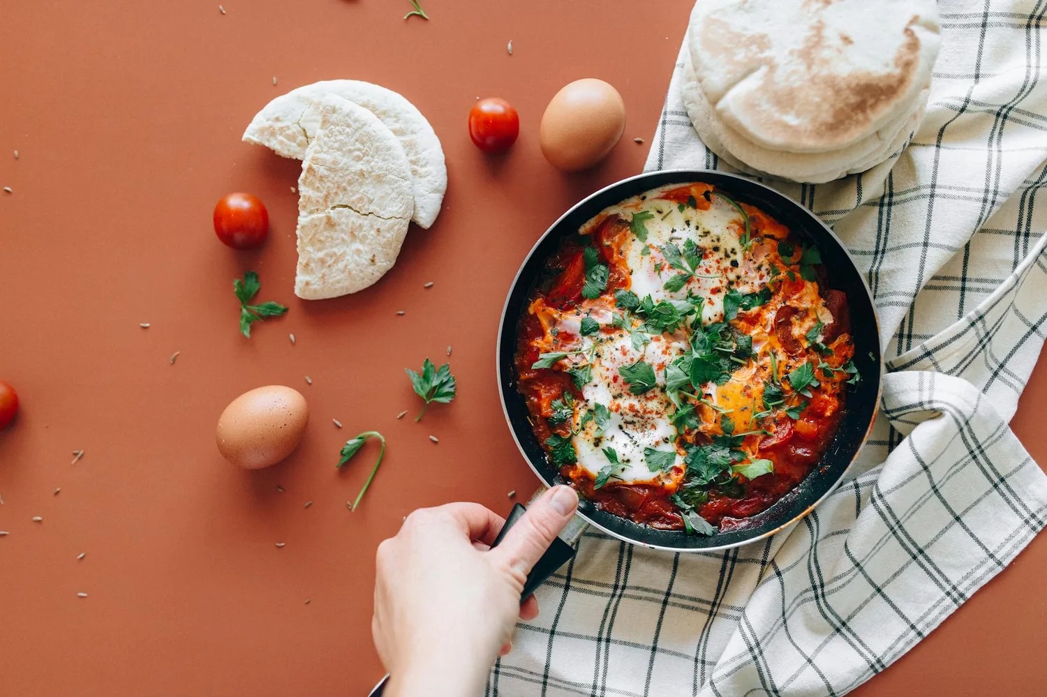 Shakshuka : la recette authentique et la liste de courses complète